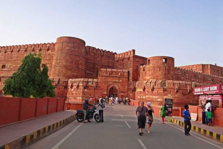 A Guide To Agra Fort: (History, Entrance Fee, Tips & Inside Journey ...